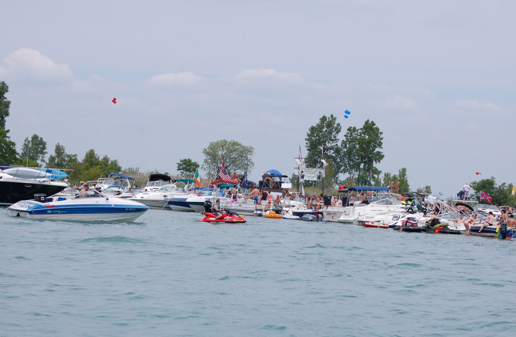 Lake St. Clair Guide Magazine | Cruising Jobbie Nooner at Gull Island 2015